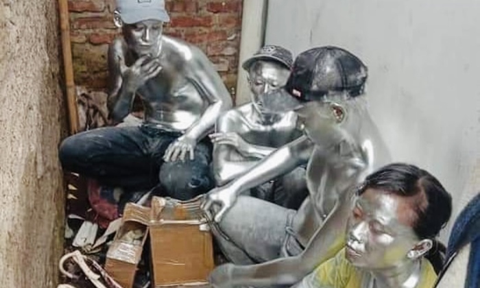 Manusia Silver: Balutan Seni Semu Tanpa Kreativitas – InspirasiNusantara.id